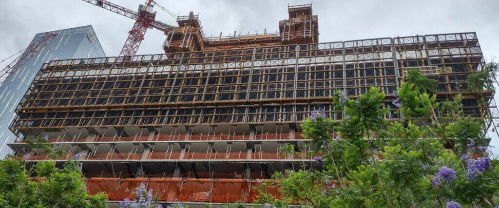 POWER SHILED Edge Protection and Safety System | EFCO Forms