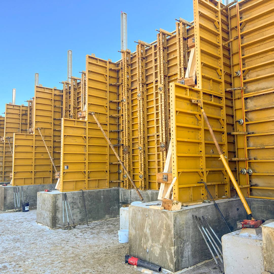 Lightweight Formwork for Buttressed Wall Construction